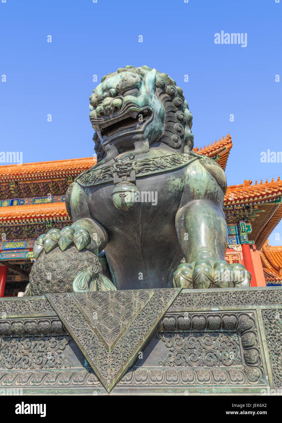 China summer palace guardian lion hi-res stock photography and images ...