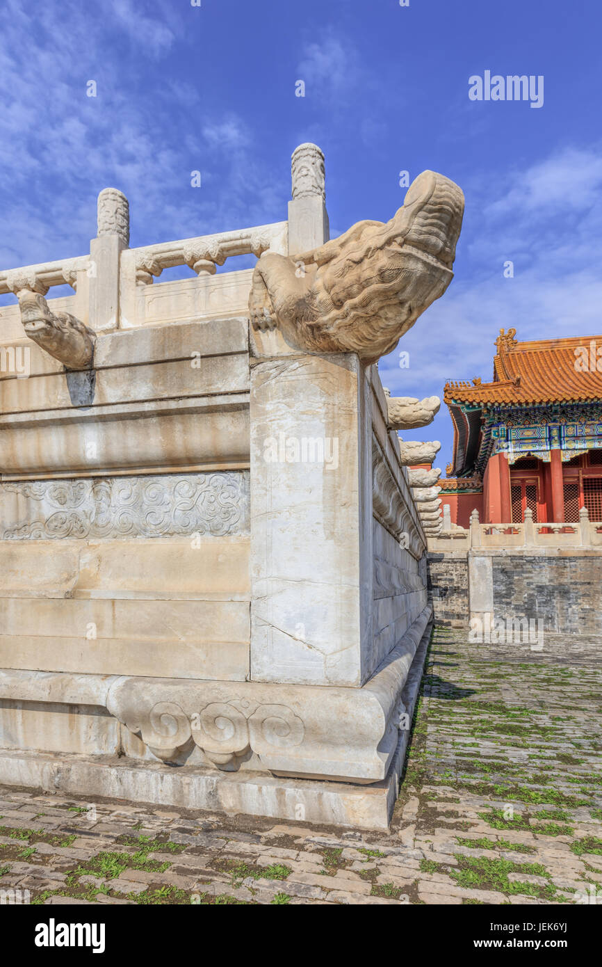 Ornate stone balustrade architecture hi-res stock photography and ...