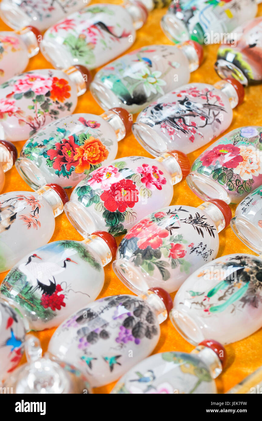 Snuff bottles hi-res stock photography and images - Alamy