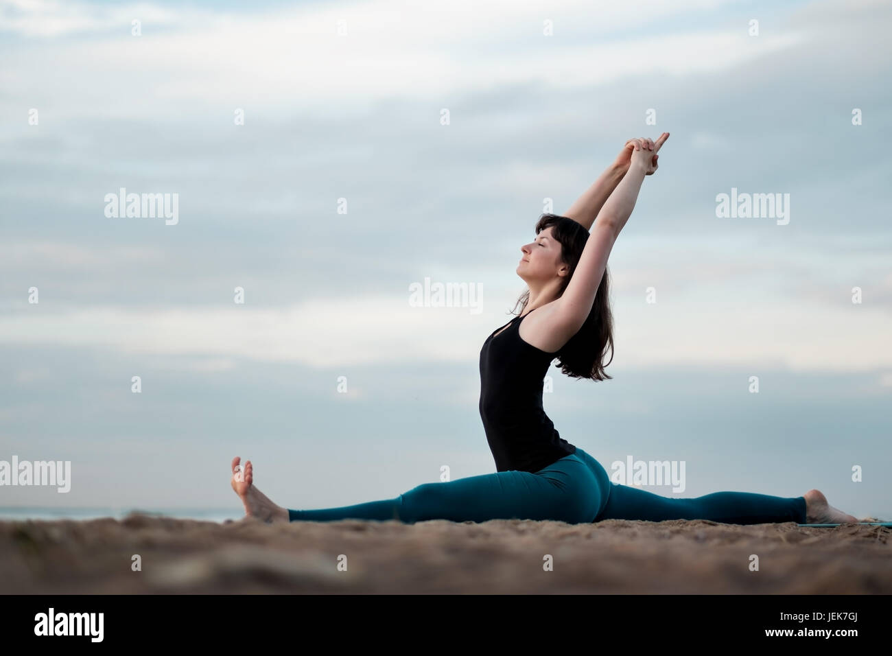 Girl practicing yoga in nature hanumanasana monkey pose Stock Photo - Alamy