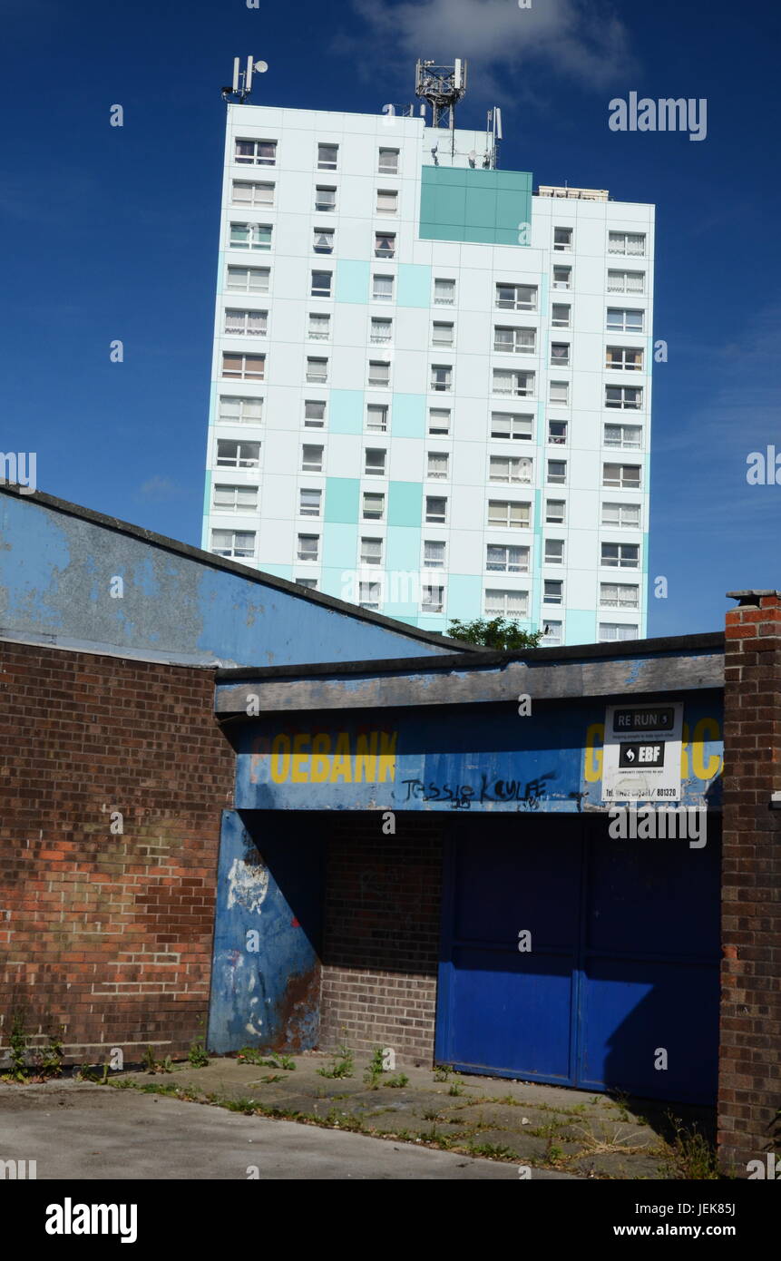 Run down tower block hi-res stock photography and images - Alamy