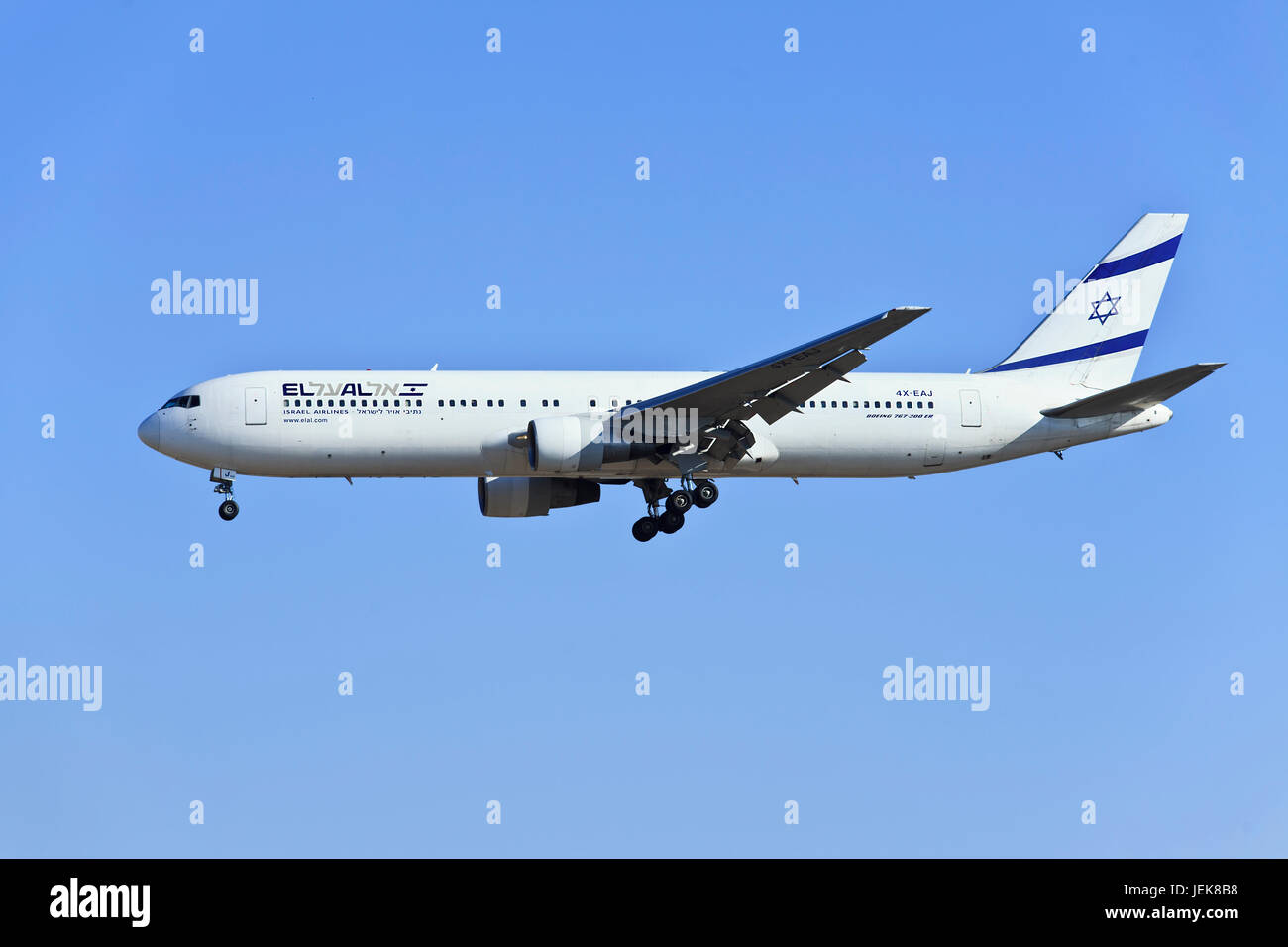 Boeing 767 330er hi-res stock photography and images - Alamy