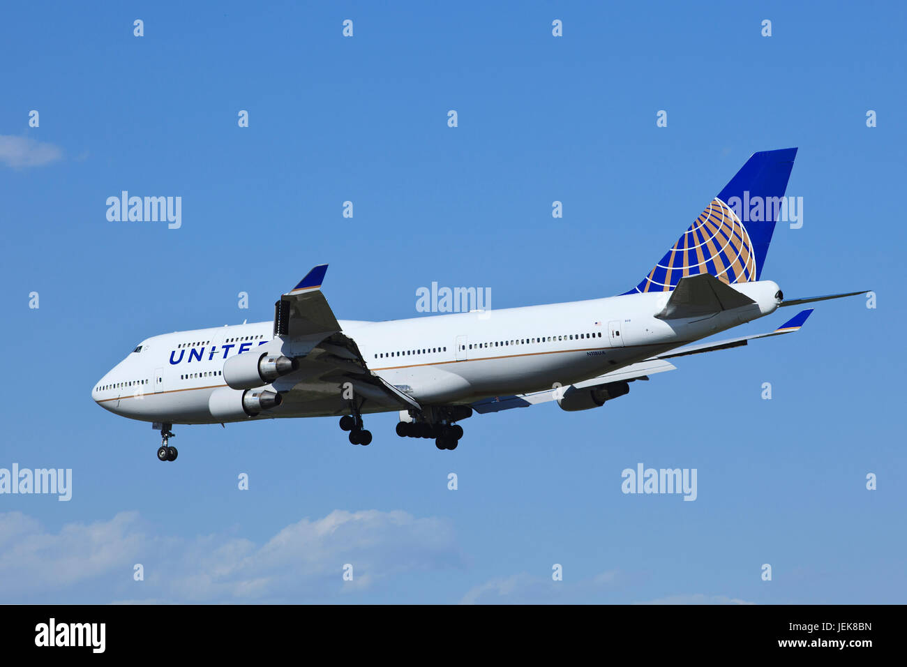 BEIJING-MAY 10. United Airlines Boeing 747-422, N118UA landing. Best ...