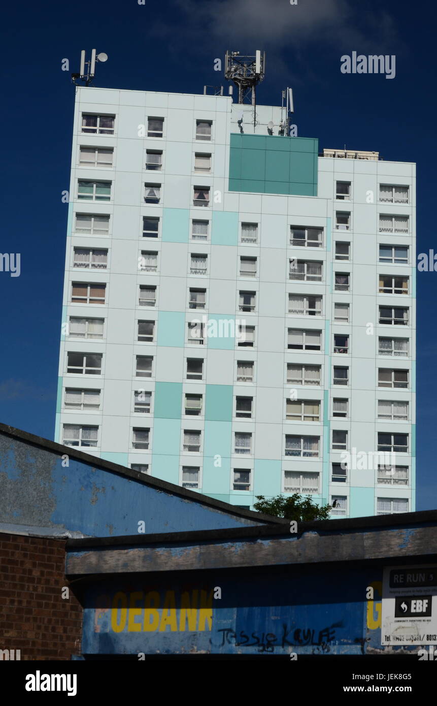 Run down apartment block hi-res stock photography and images - Alamy