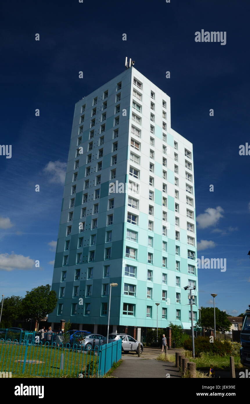 Run down tower block hi-res stock photography and images - Alamy