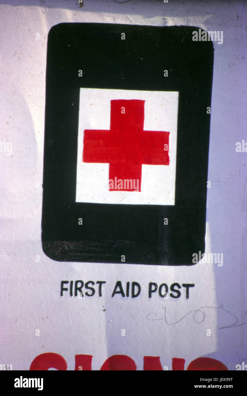 First aid sign board hi-res stock photography and images - Alamy