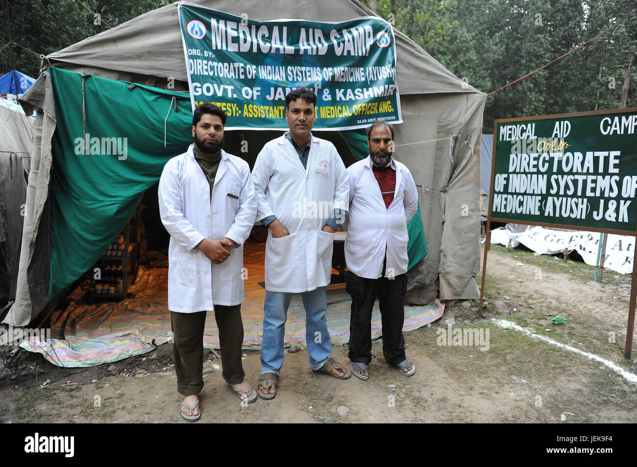 Medical camp hi-res stock photography and images - Alamy