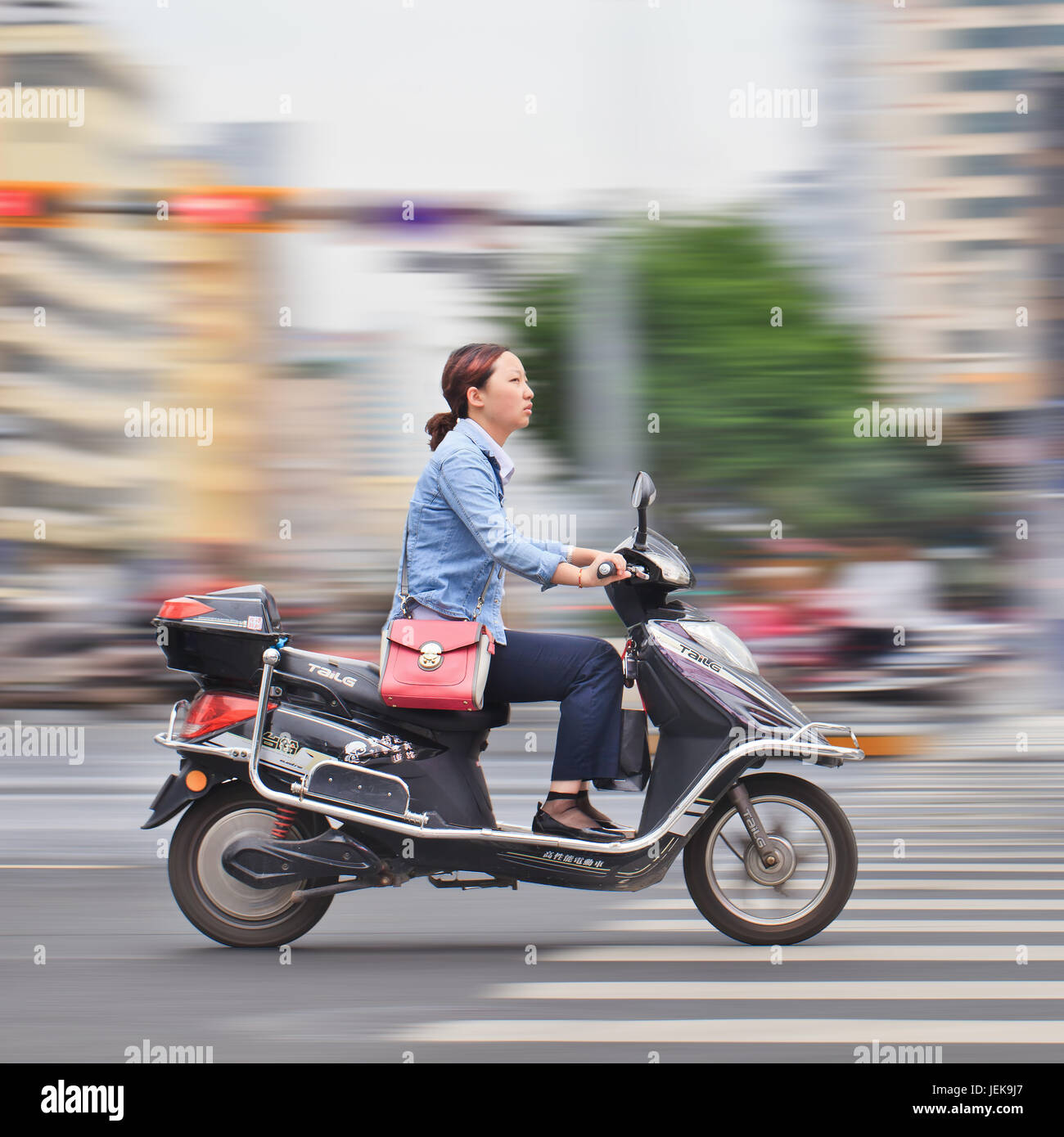 Lady Electric Scooters With Pedals 2022