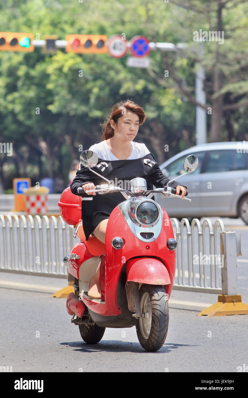 Chinese girl 15 years hi-res stock photography and images - Alamy