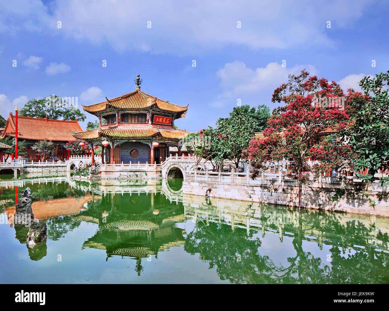 Pond at temple hi-res stock photography and images - Alamy