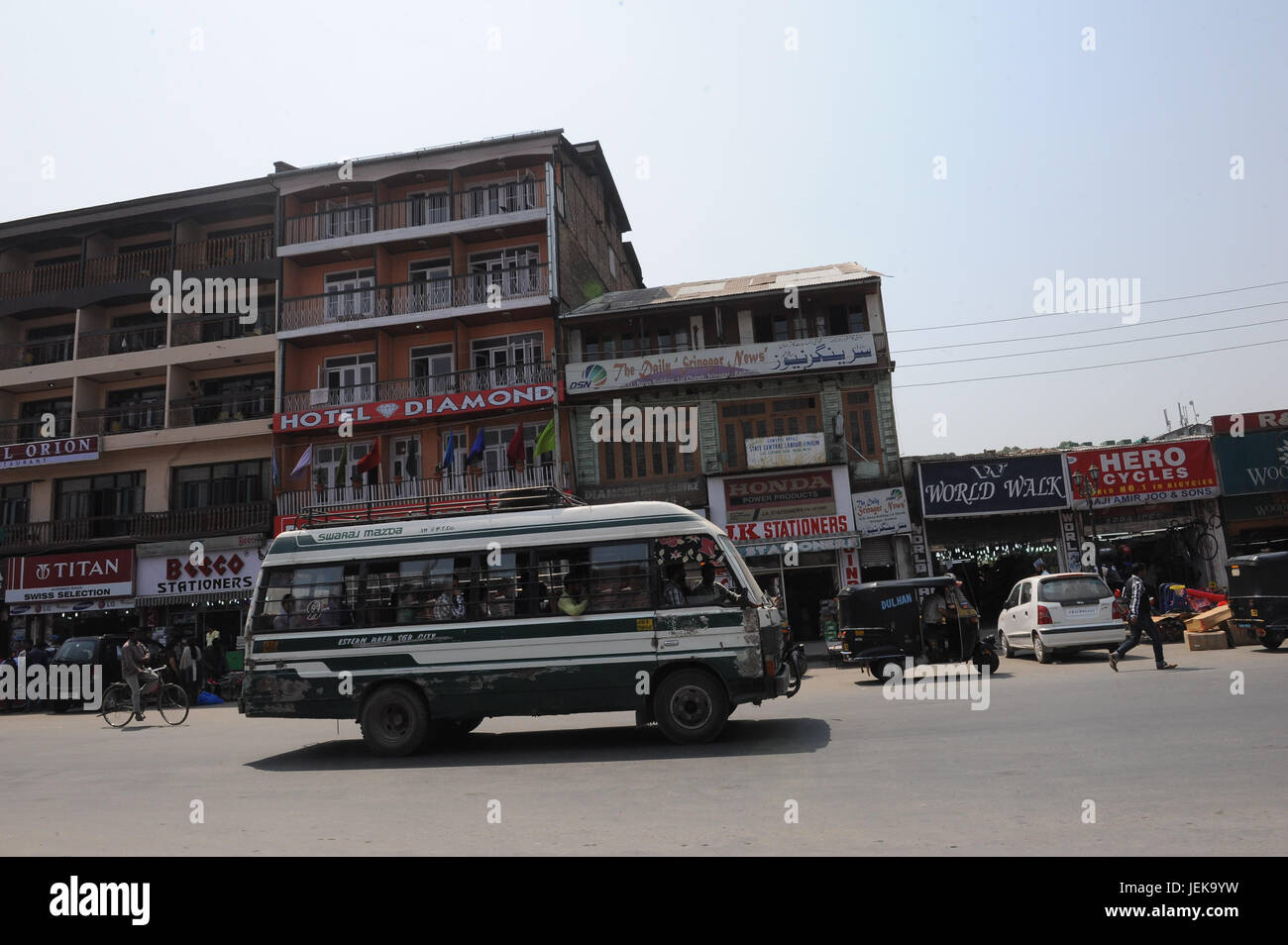 Srinagar bus hi-res stock photography and images - Alamy