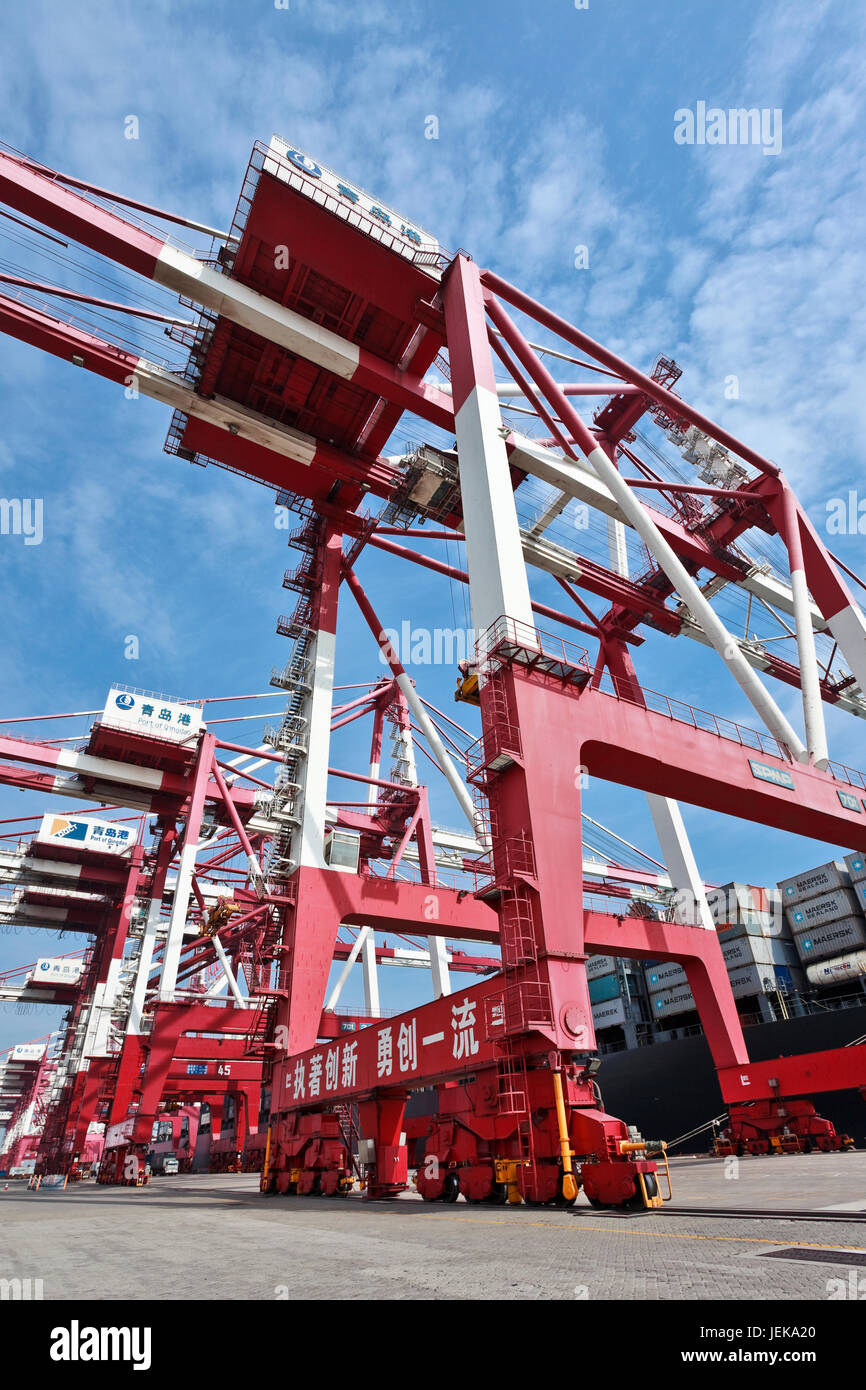 Qingdao port hi-res stock photography and images - Alamy