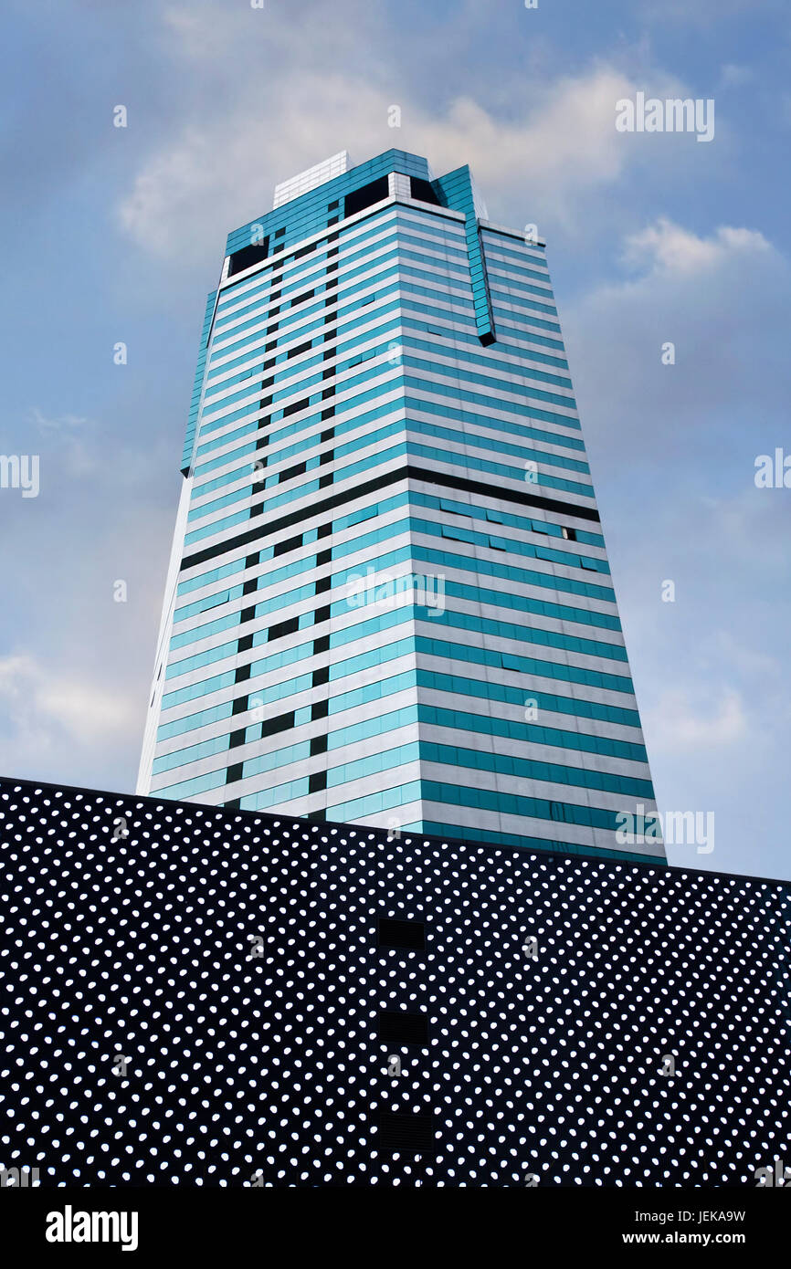 SHANGHAI-AUG. 27. Striking skyscraper. China has a flourishing ...