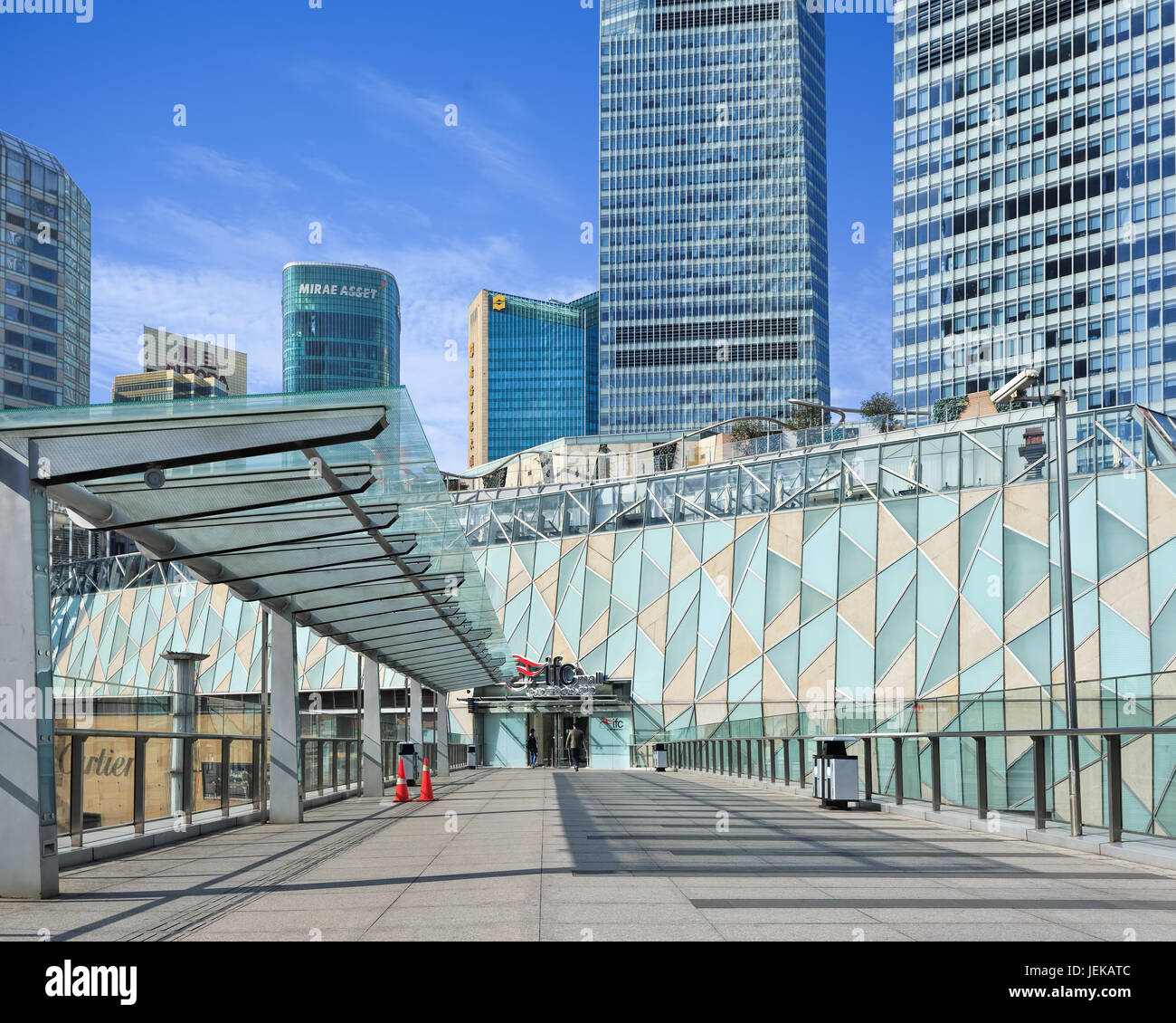 High level glass walkway hi-res stock photography and images - Alamy