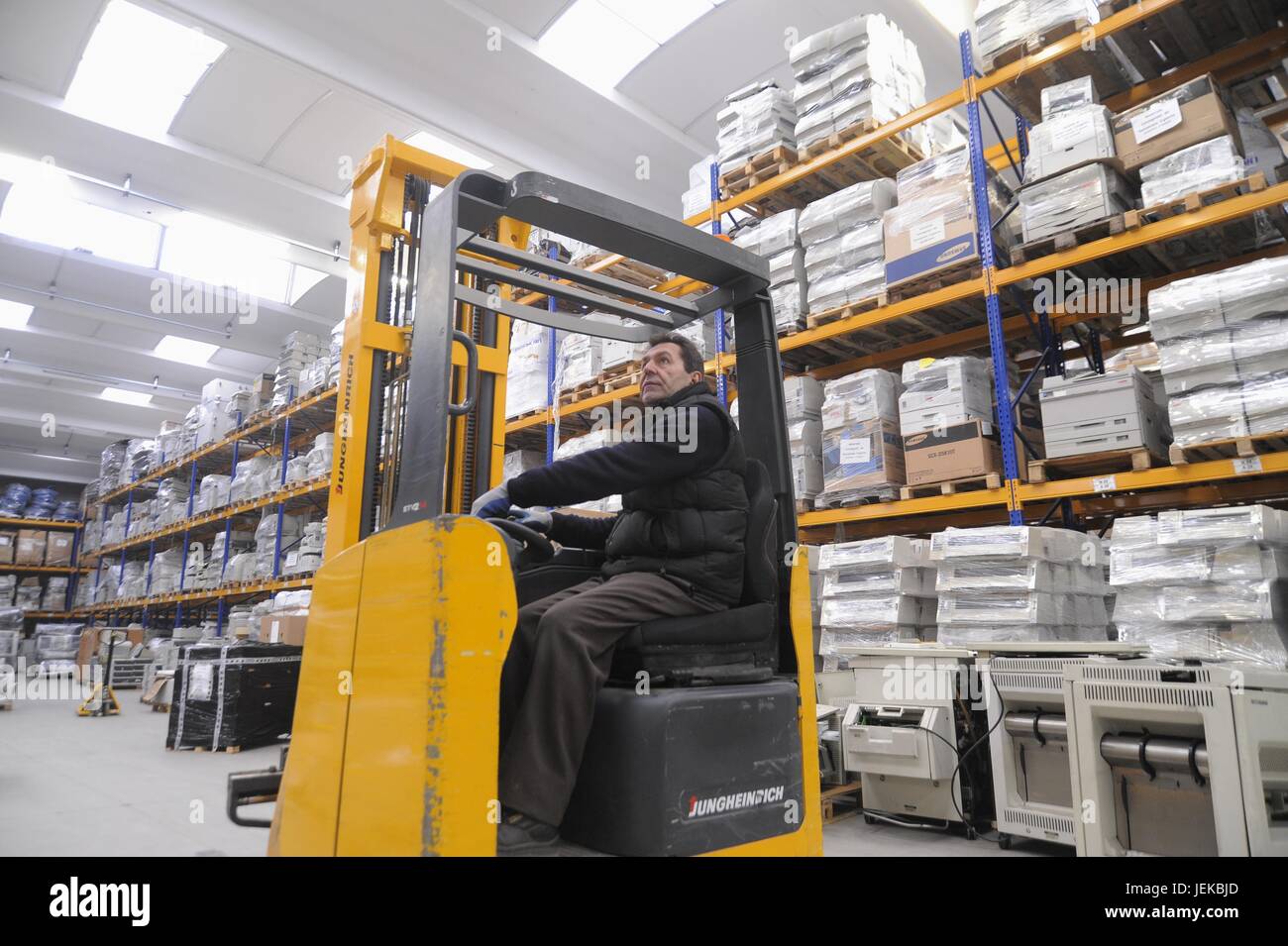 Prisoners using computers hi-res stock photography and images - Alamy