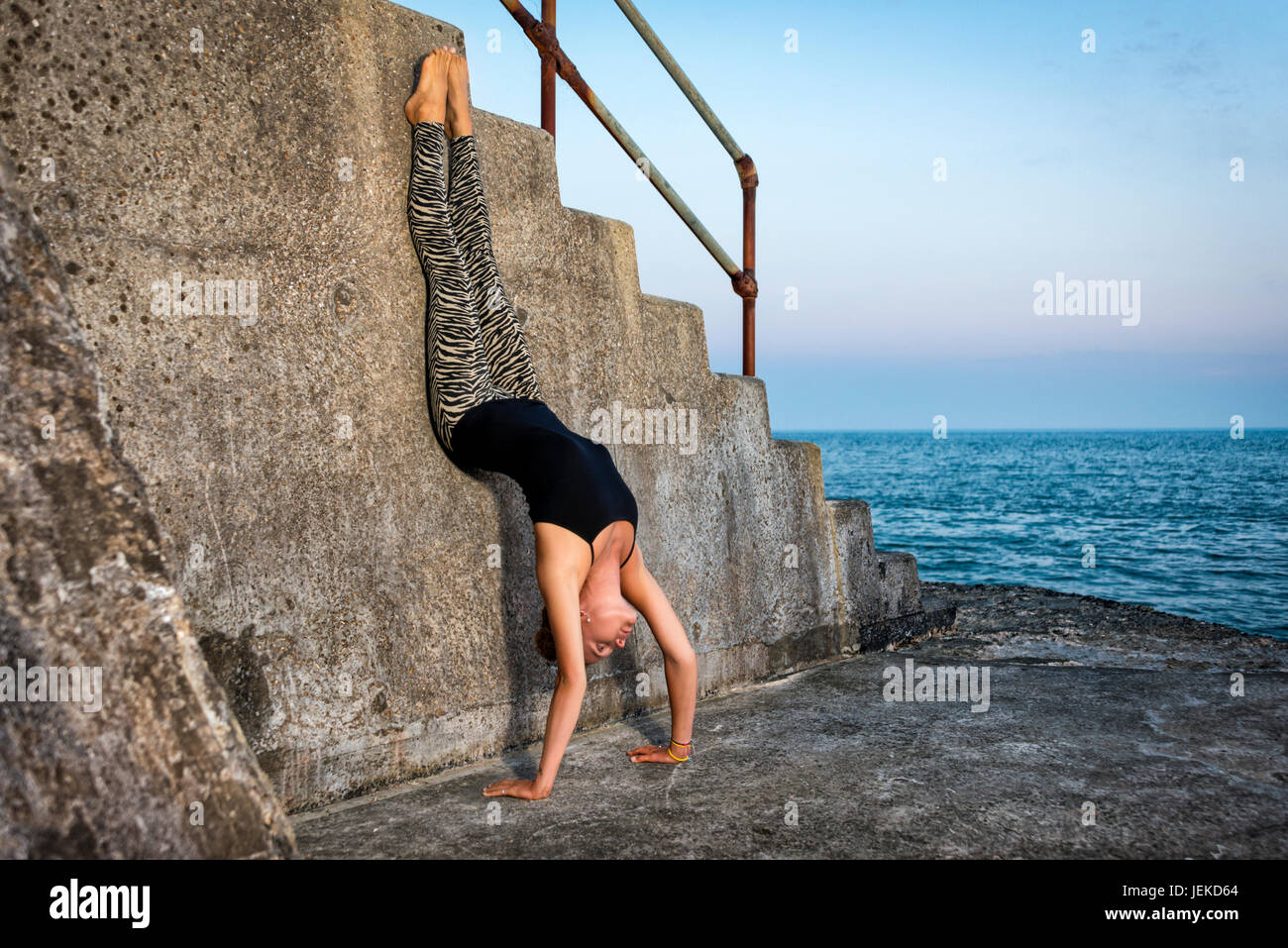 Handstand against a wall hi-res stock photography and images - Alamy