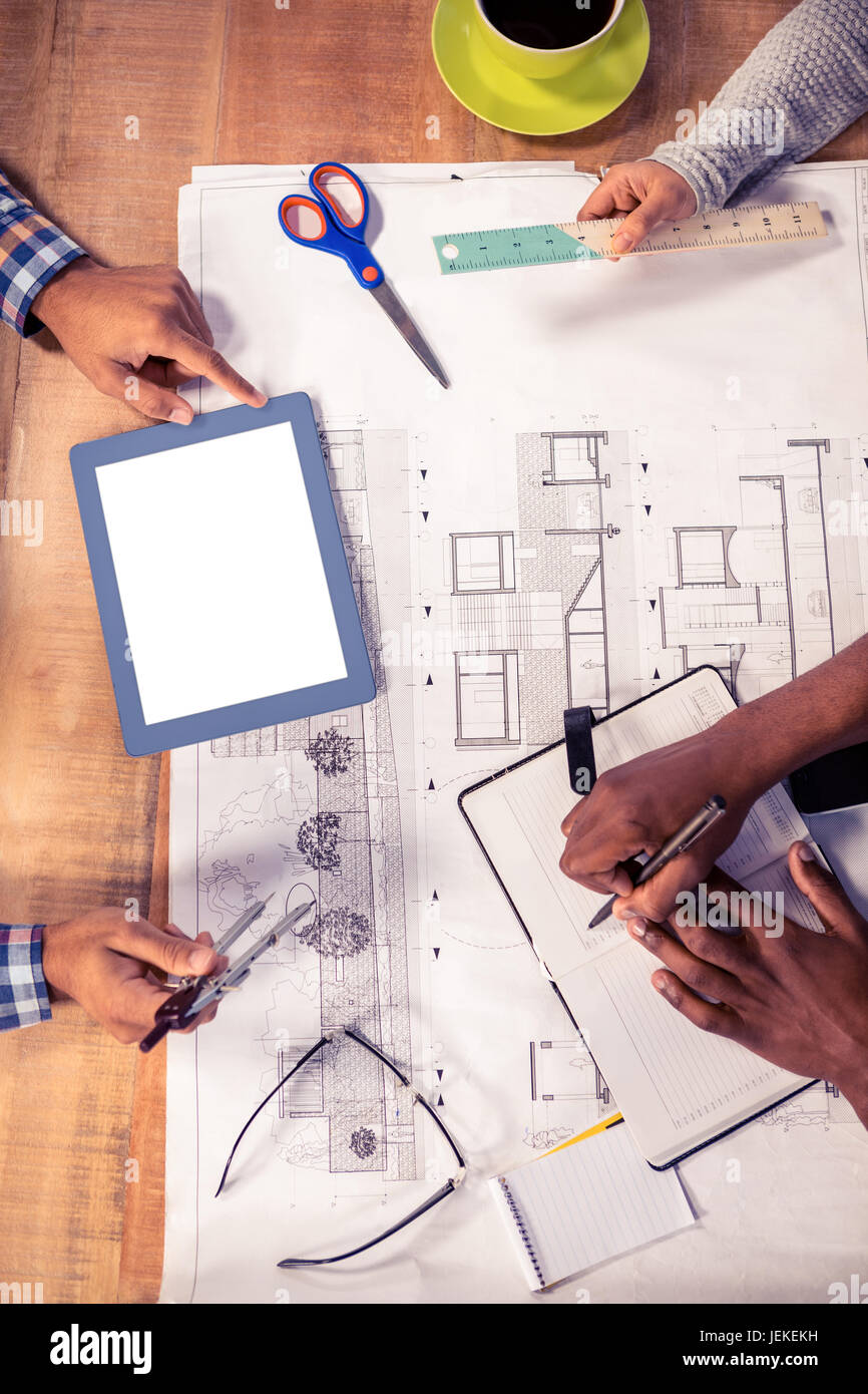 People discussing plan hi-res stock photography and images - Alamy