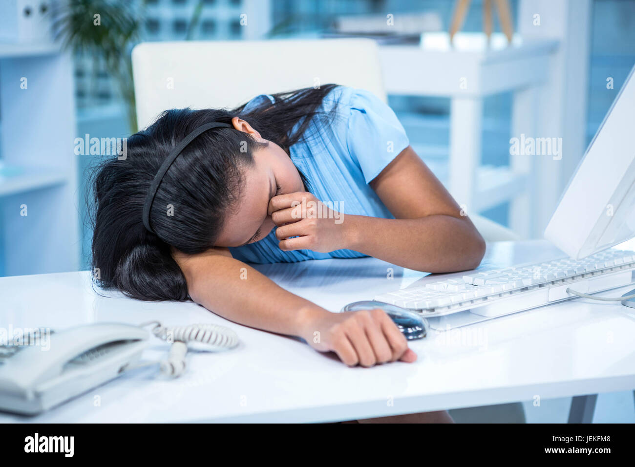 Tired businesswoman sleeping at her desk Stock Photo - Alamy