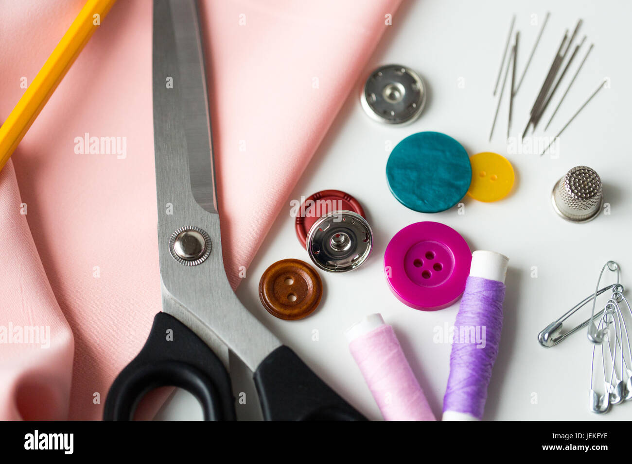 Scissors sewing hi-res stock photography and images - Alamy