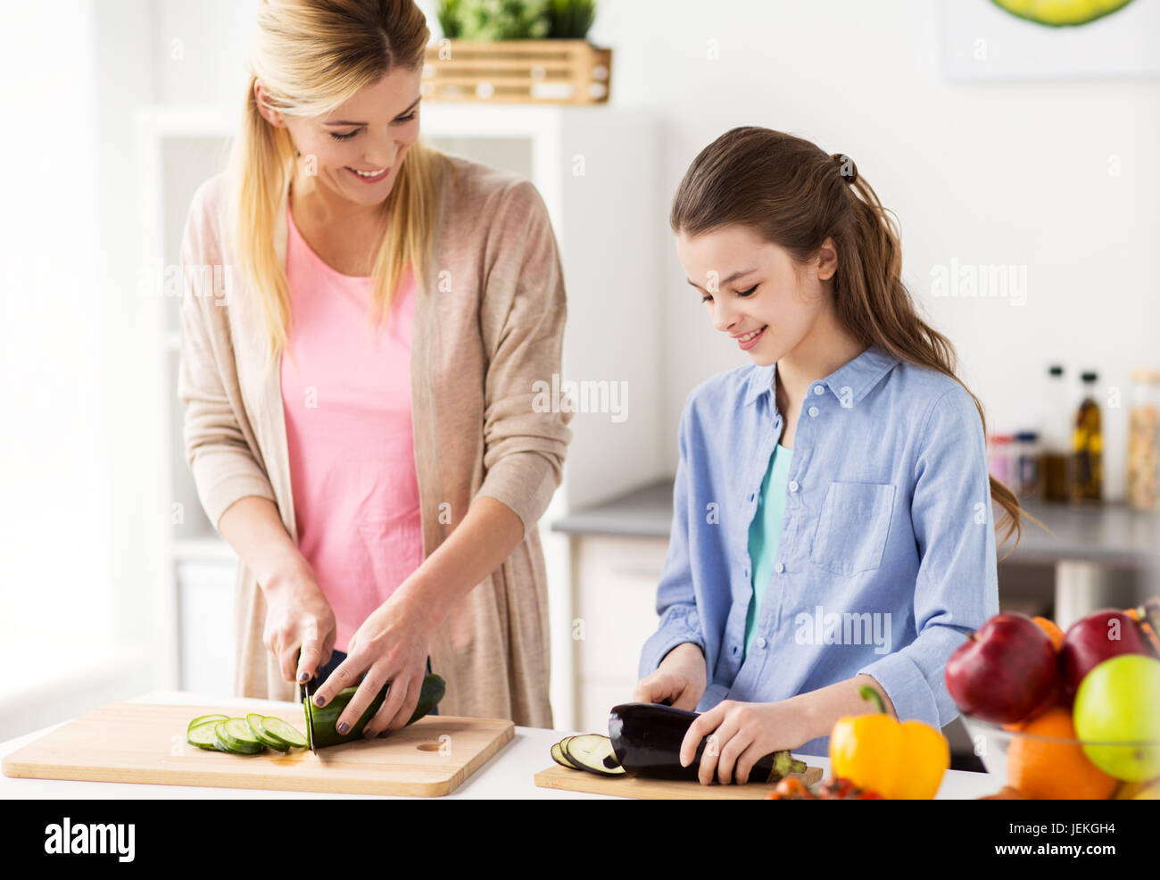 happy family cooking dinner at home kitchen Stock Photo - Alamy