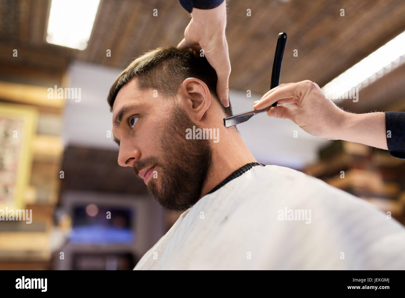 Straight razor shaving hi-res stock photography and images - Alamy