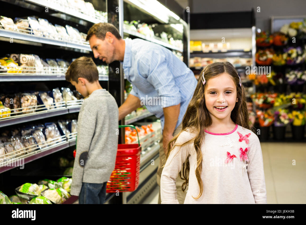 Father and kids at the grocery store Stock Photo - Alamy