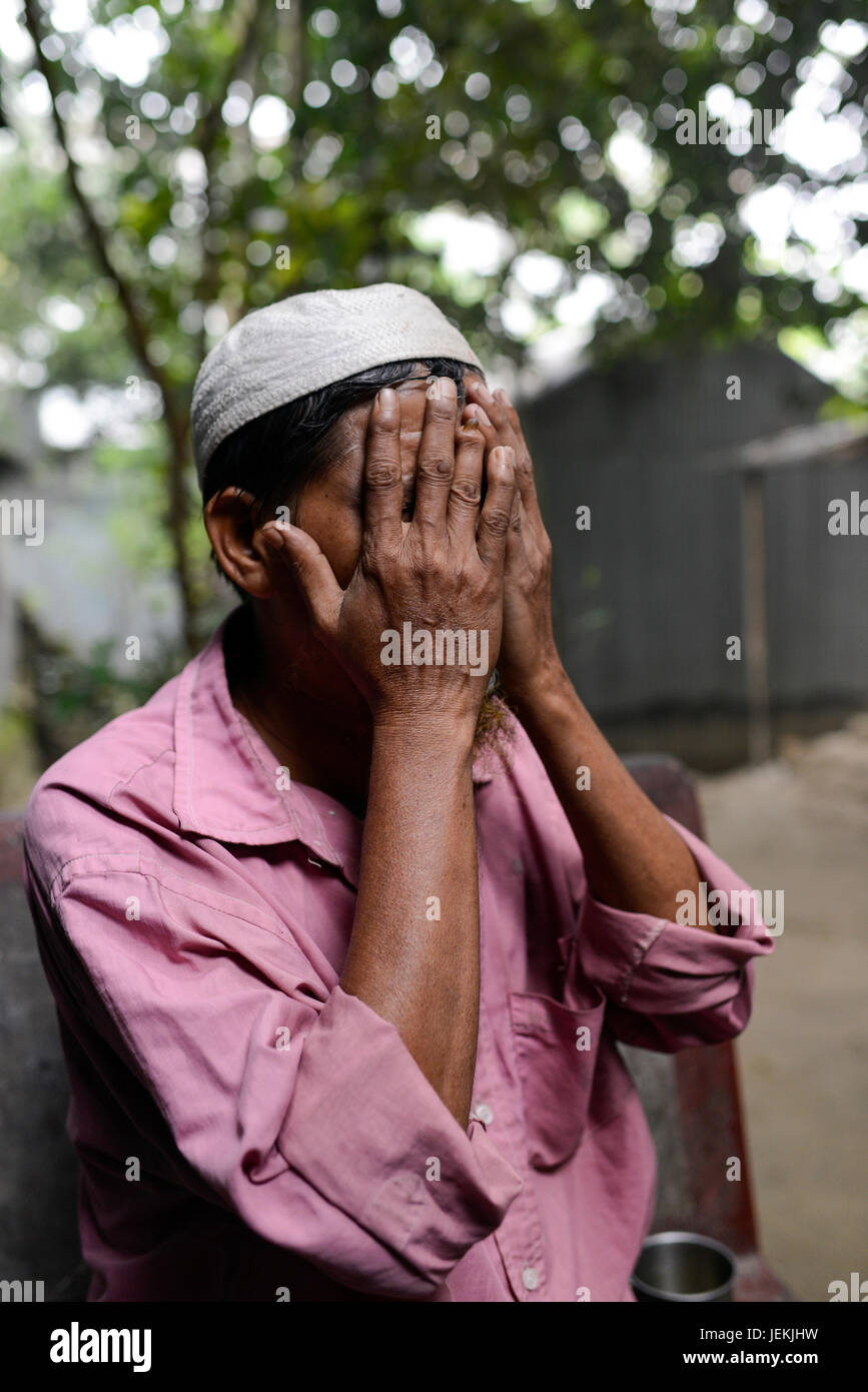 BANGLADESCH, District Tangail, Kalihati, village Betdoba, muslim prayer ...
