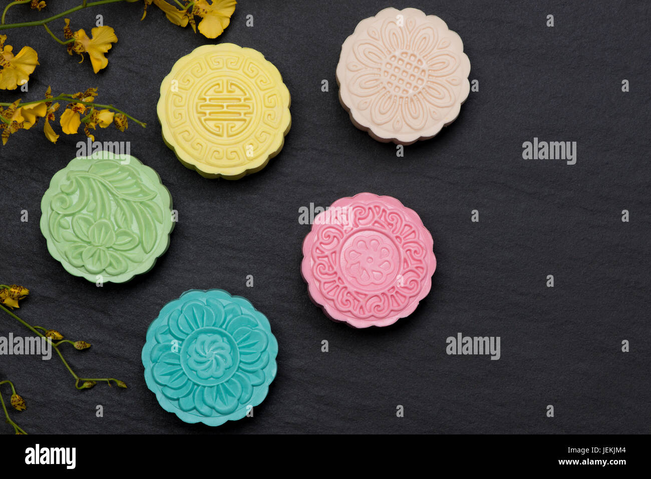 Mooncake hi-res stock photography and images - Alamy