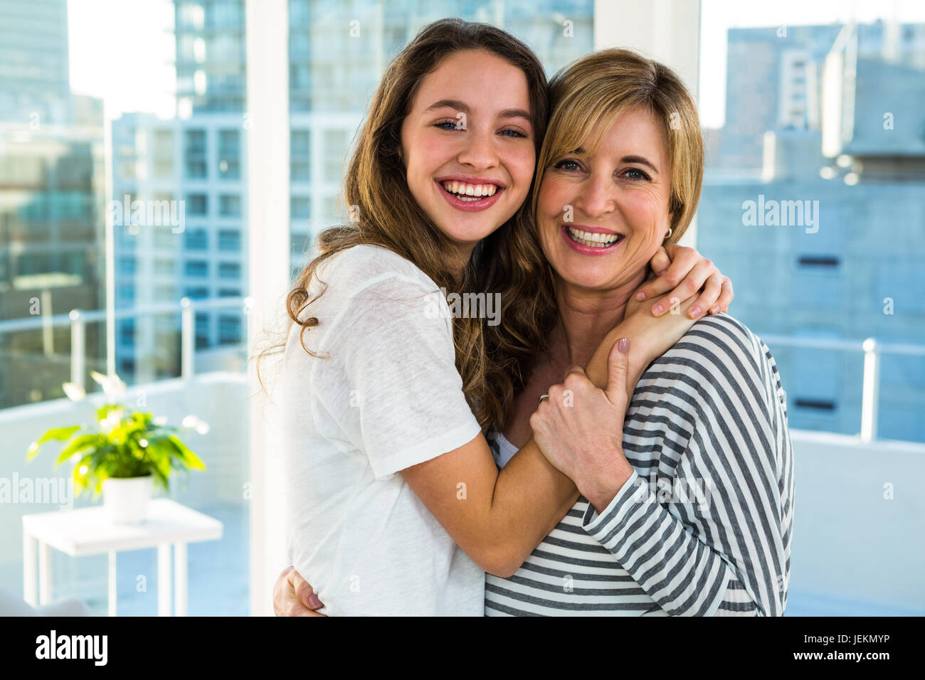 Mother daughter hugging fair hi-res stock photography and images - Alamy
