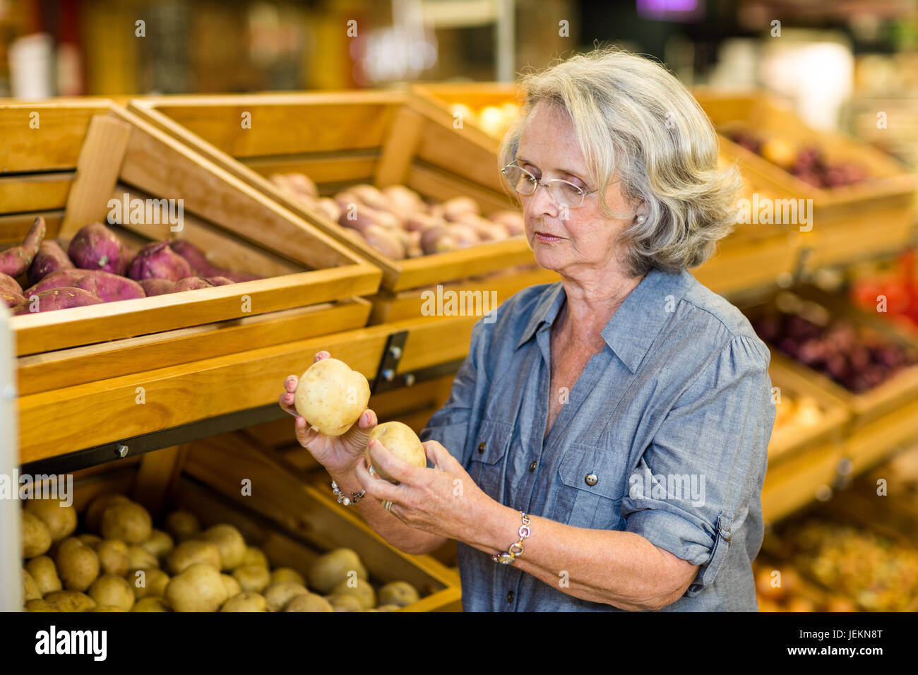 Choosing potatoes hi-res stock photography and images - Alamy