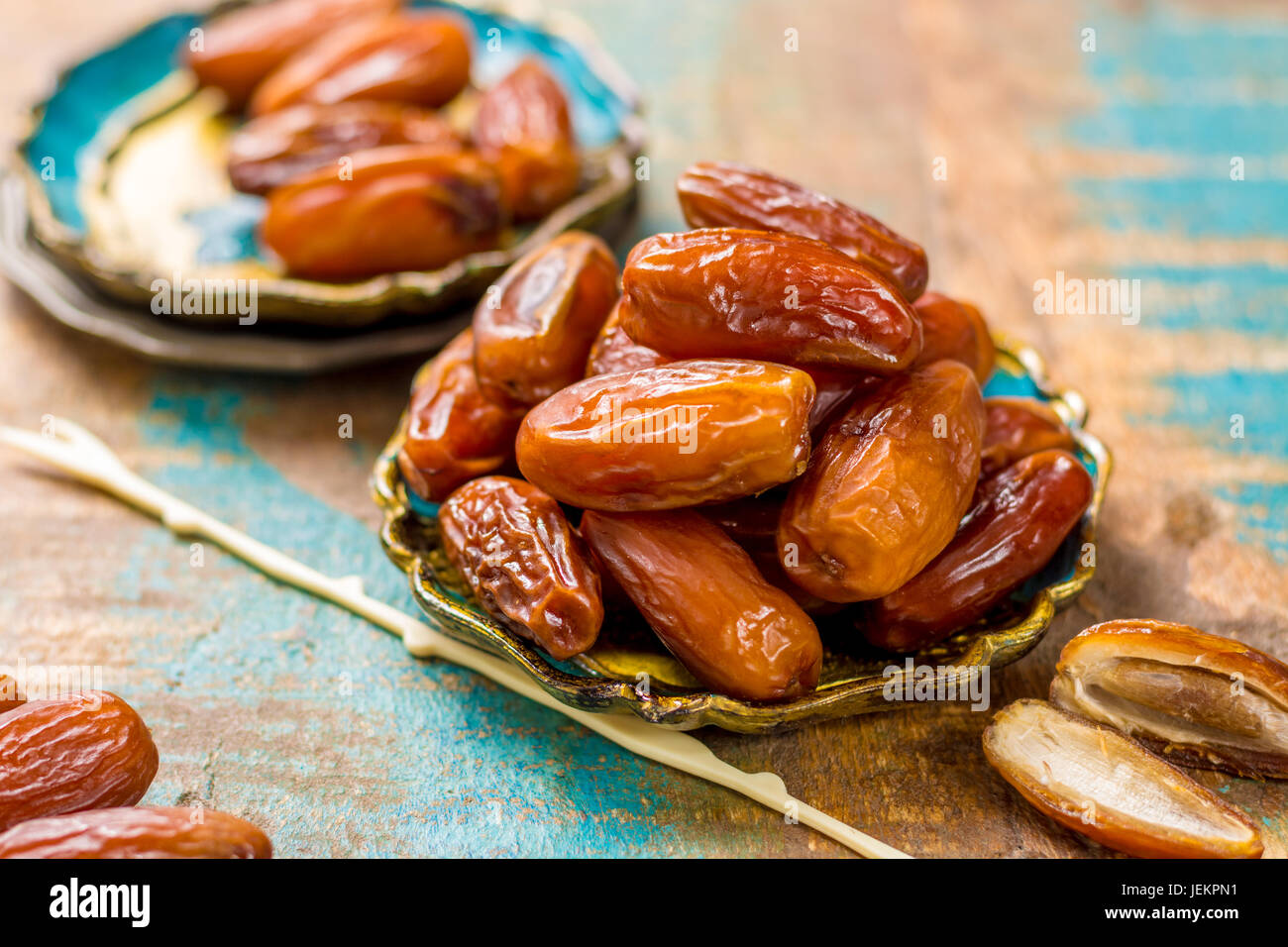 Raw Organic Medjool Dates with pits Ready to Eat Stock Photo - Alamy