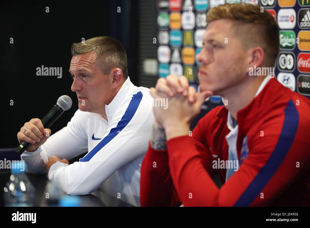 England U21 manager Aidy Boothroyd (left) and Alfie Mawson during the ...
