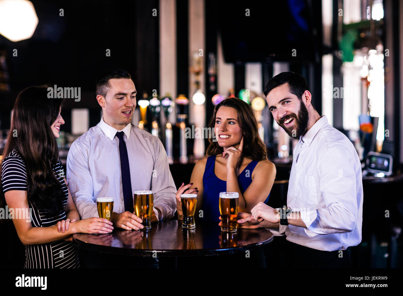 Friends having a beer hi-res stock photography and images - Alamy