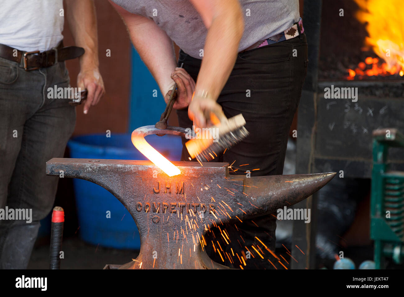 Blacksmith horseshoe hi-res stock photography and images - Alamy