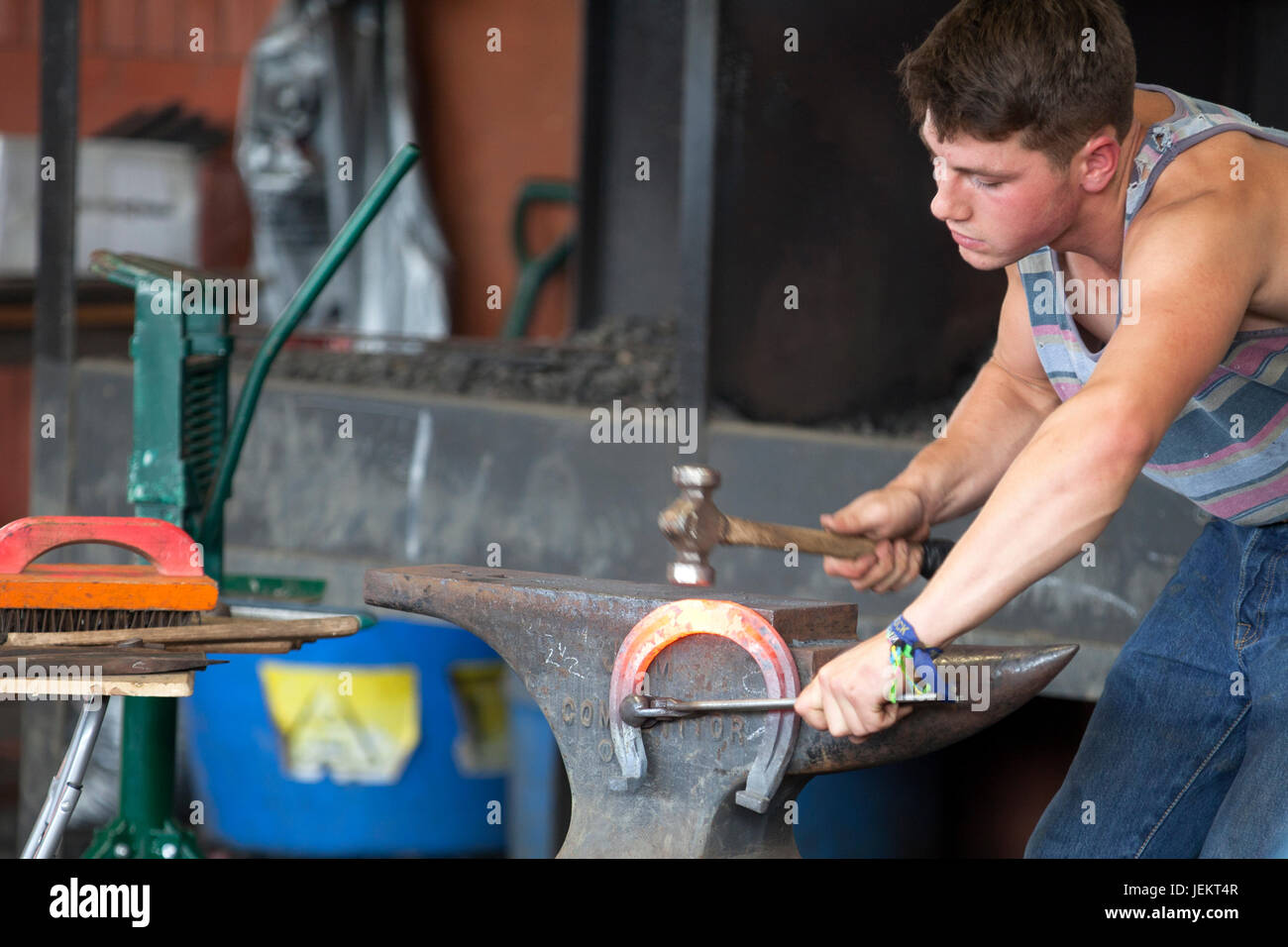 Forge horseshoes hi-res stock photography and images - Alamy
