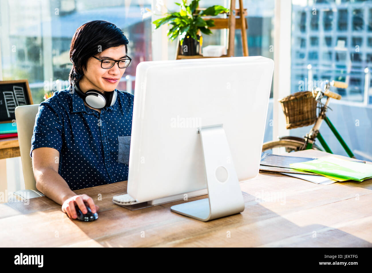 Smiling asian businessman using computer Stock Photo - Alamy Smiling asian businessman using computer Stock Photo - Alamy