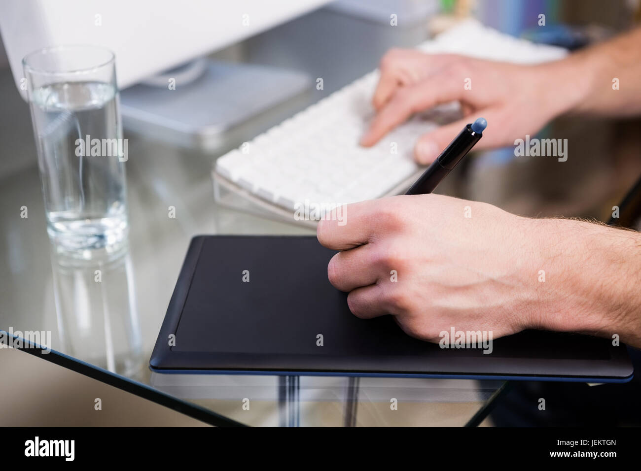Man using computer graphics tablet hi-res stock photography and images ...