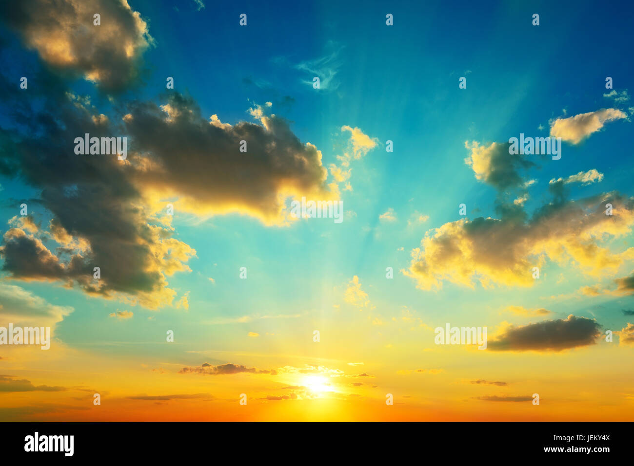 Sundown sunlight hi-res stock photography and images - Alamy
