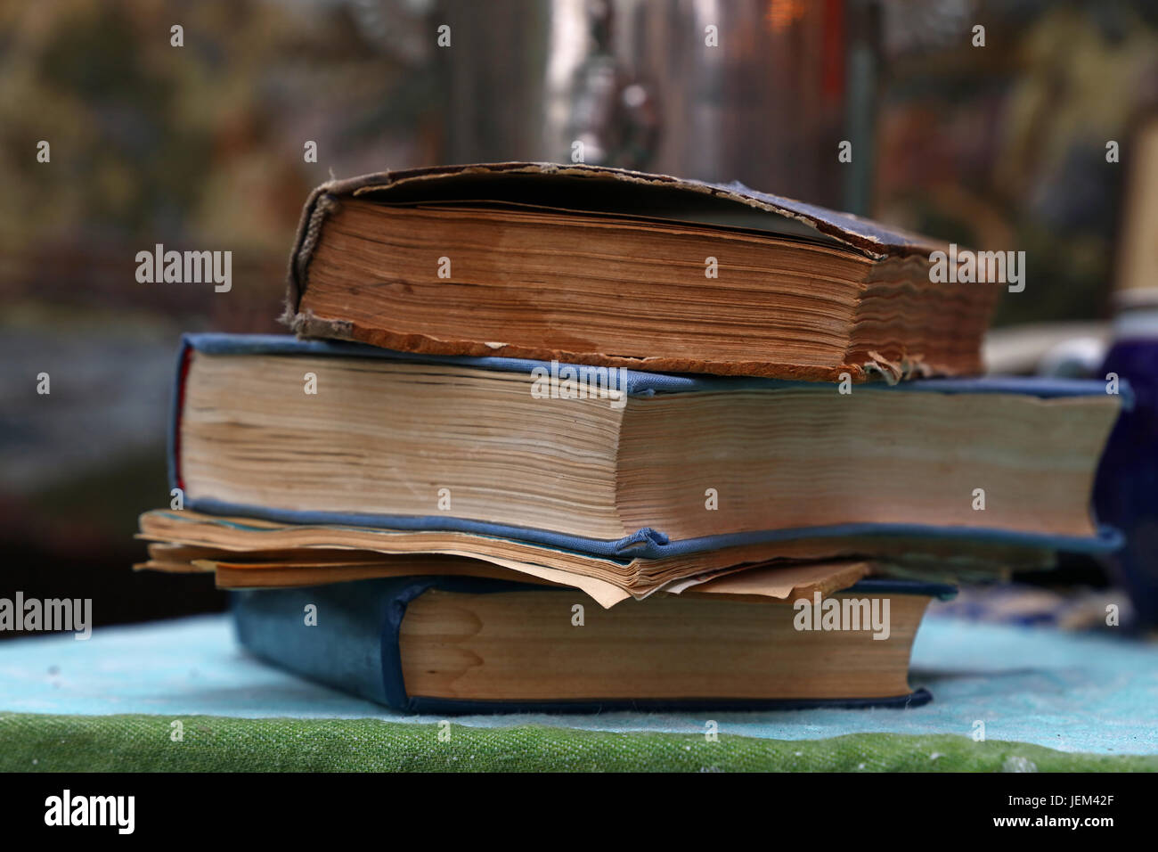 Faded books hi-res stock photography and images - Alamy