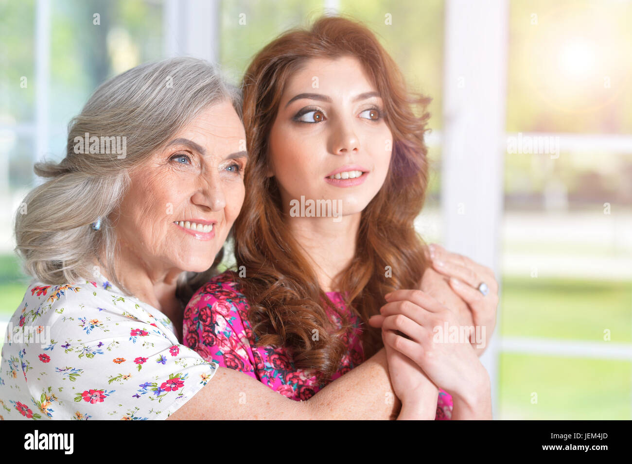 woman hugging daughter Stock Photo - Alamy