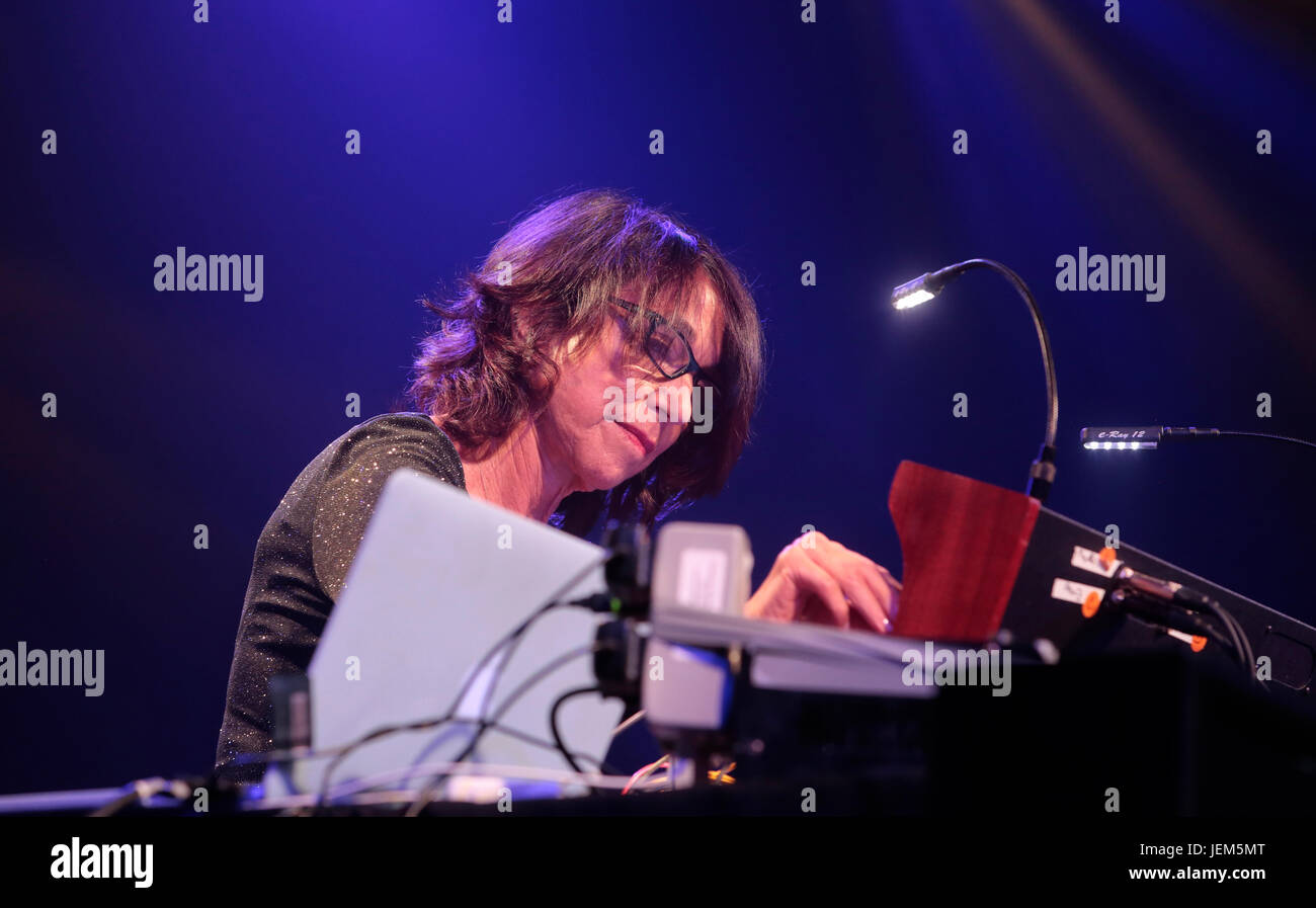 Live electronic musician hi-res stock photography and images - Alamy