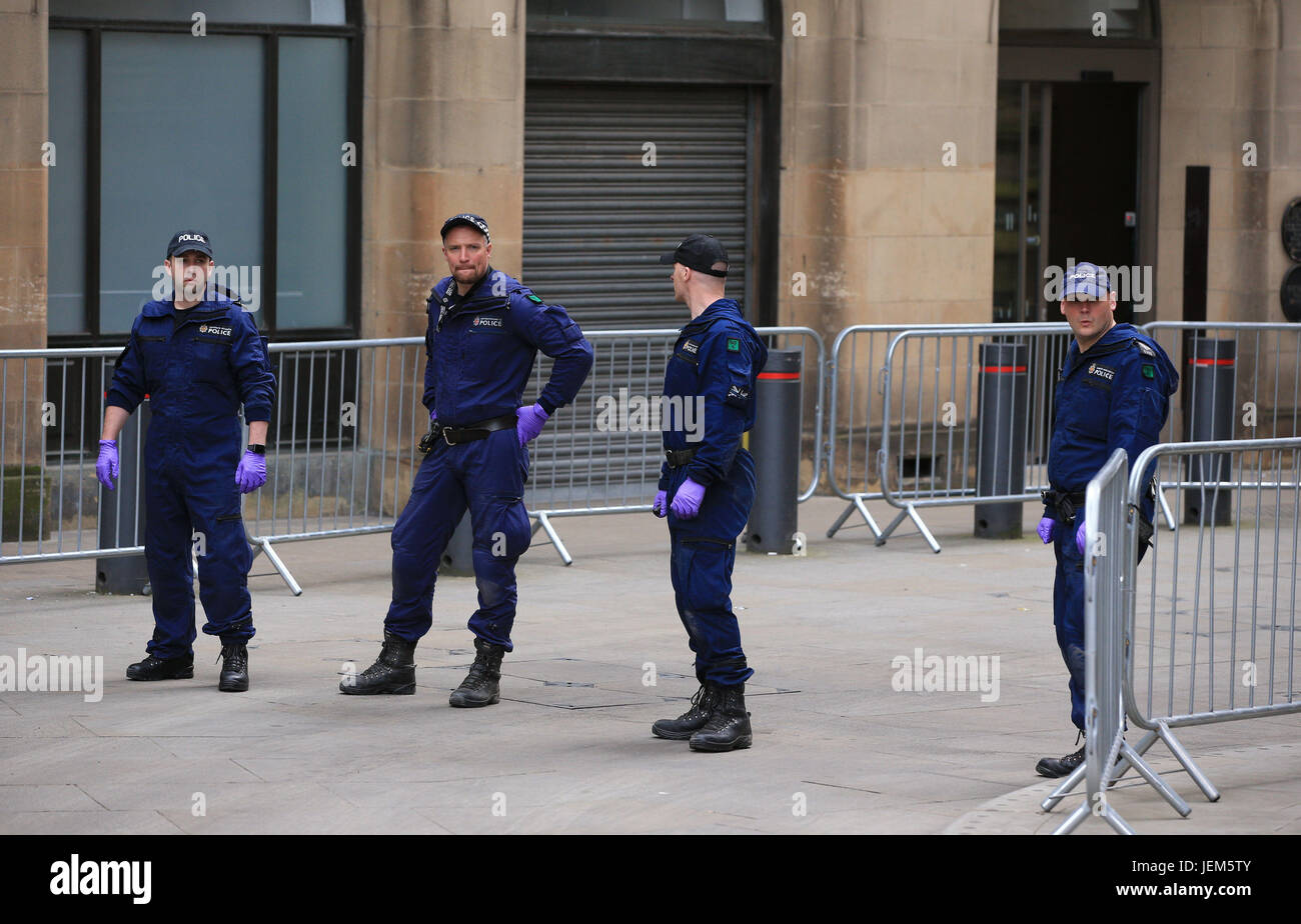 Police wait for the arrival of the Prince of Wales and Duchess of ...