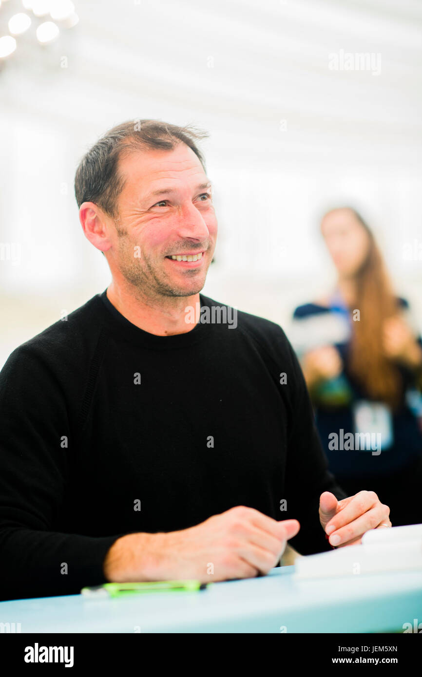 Psychologist author hay festival uk hi-res stock photography and images ...