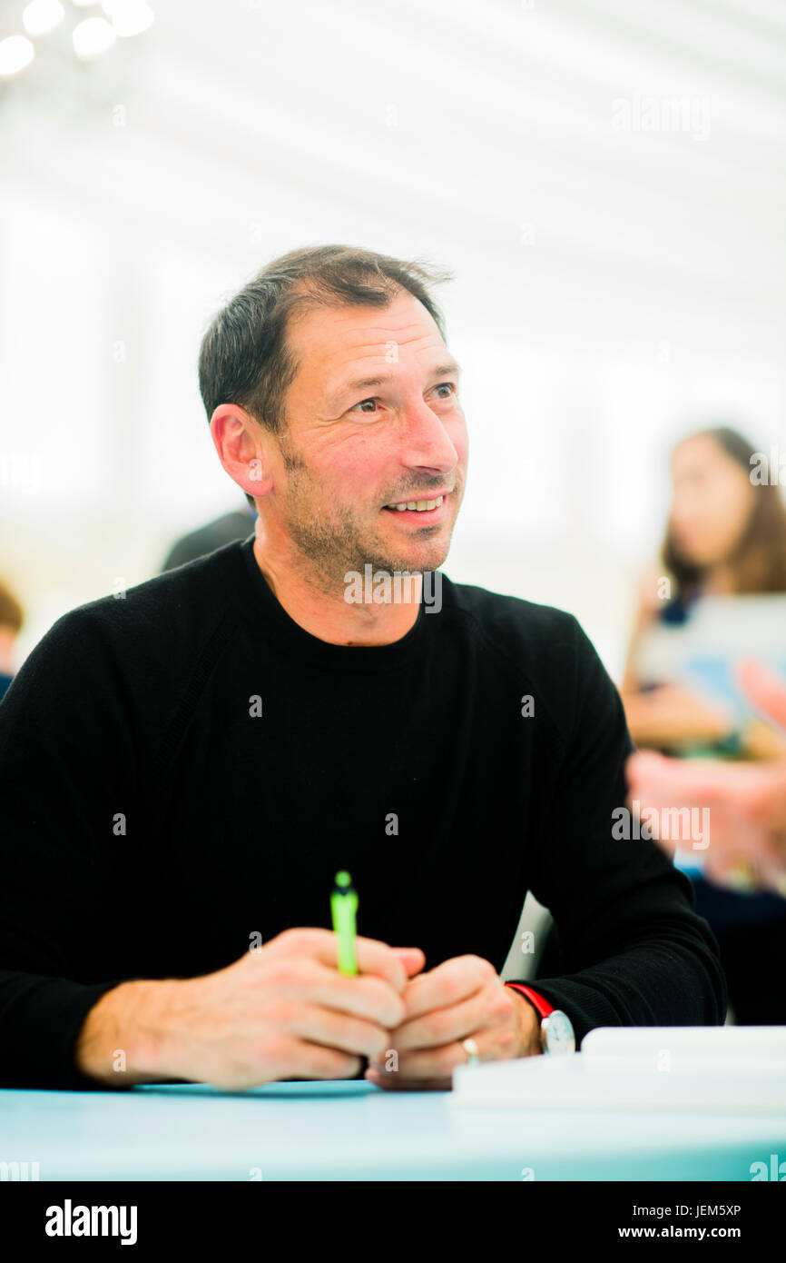 Psychologist author hay festival uk hi-res stock photography and images ...