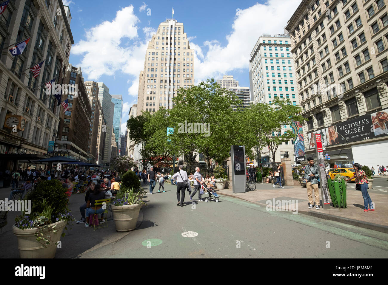 Herald square hi-res stock photography and images - Alamy
