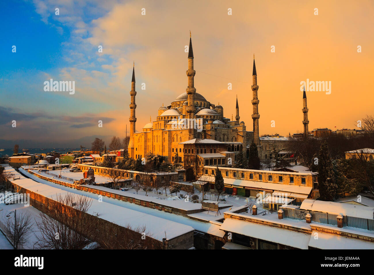 Beautiful mosques hi-res stock photography and images - Alamy