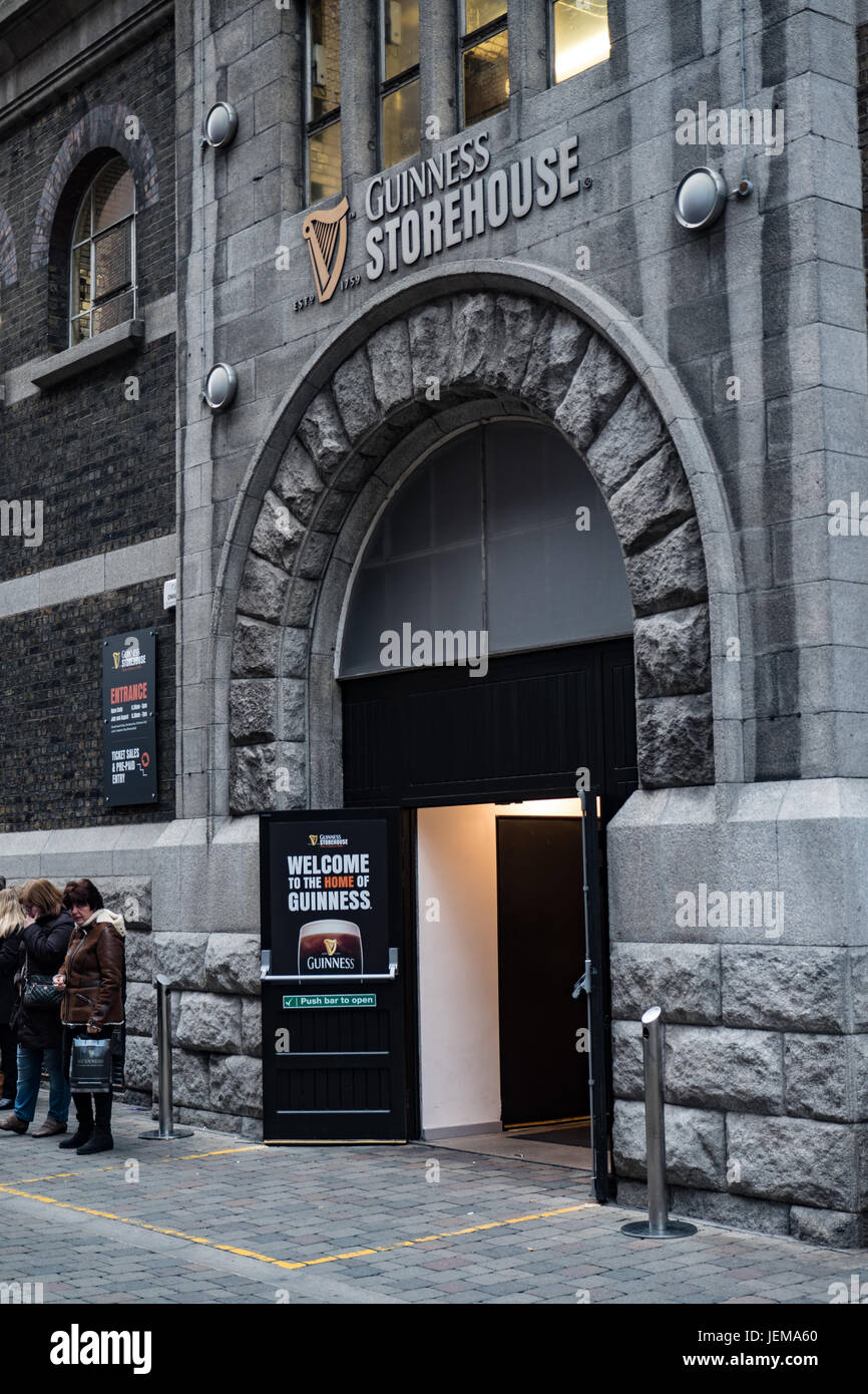 Guinness black gate hi-res stock photography and images - Alamy