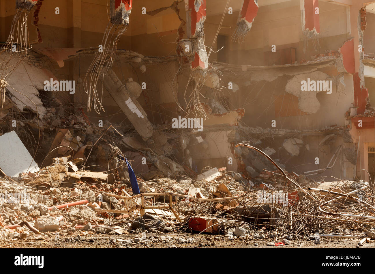 Concrete building demolition hi-res stock photography and images - Alamy