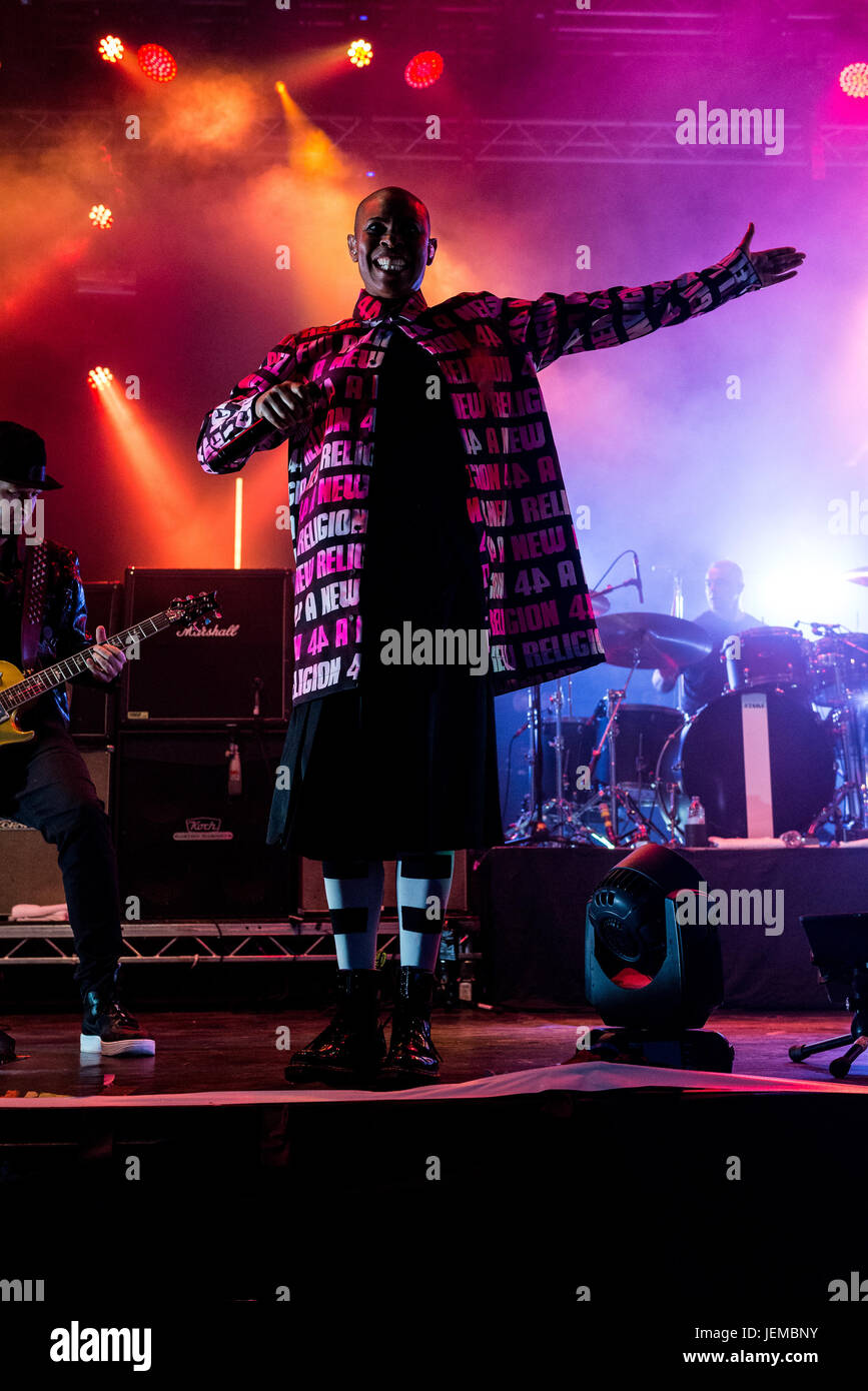 Bearded Theory - Day 2 - Performances Featuring: Skunk Anansie Where ...