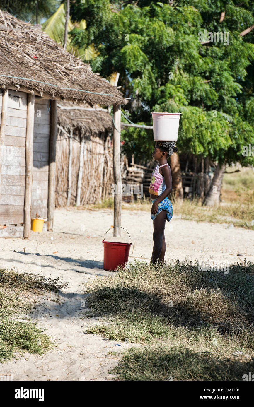 Girl carrying water hi-res stock photography and images - Alamy